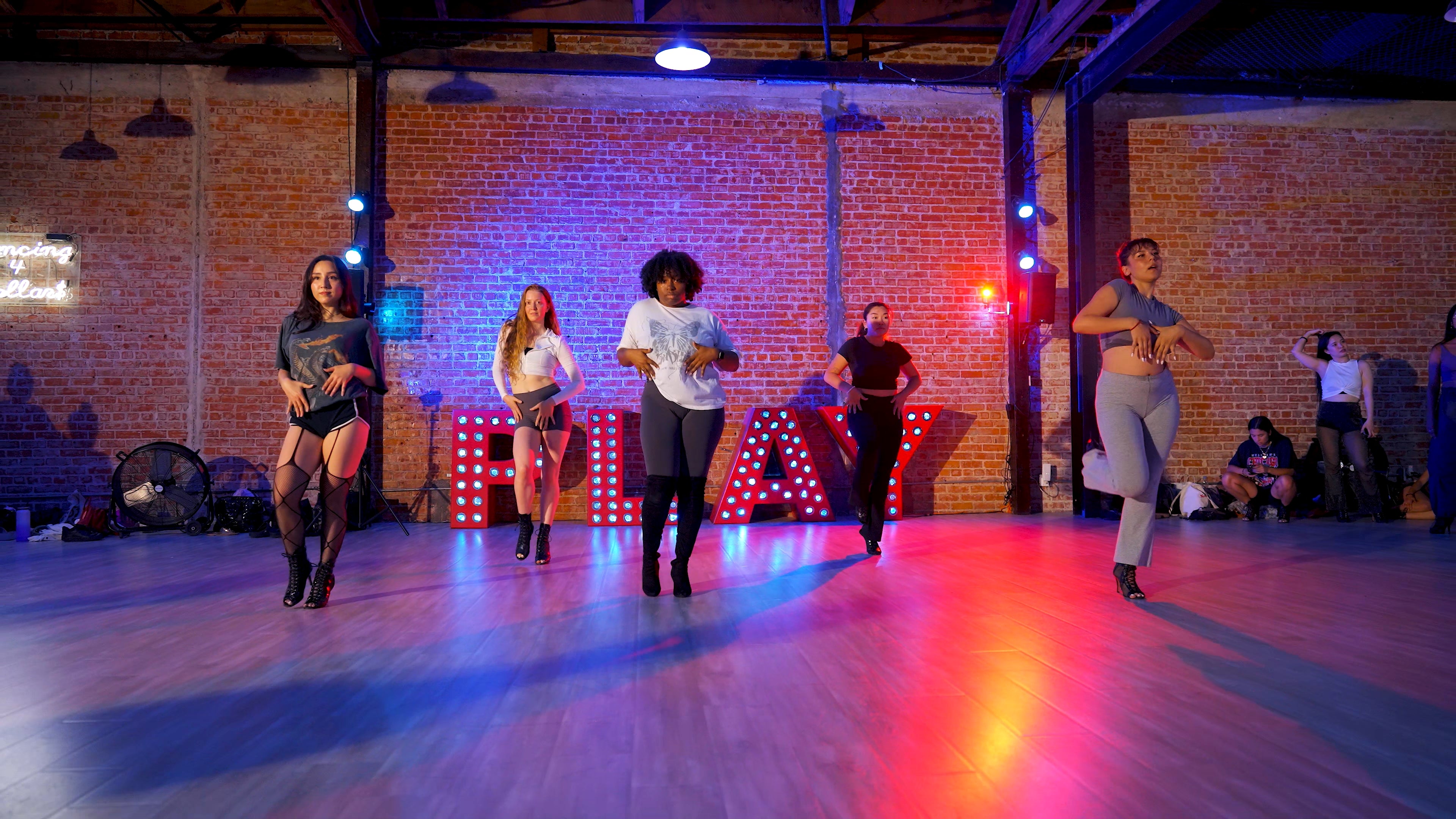 "8" R2 G3 – Nineeva