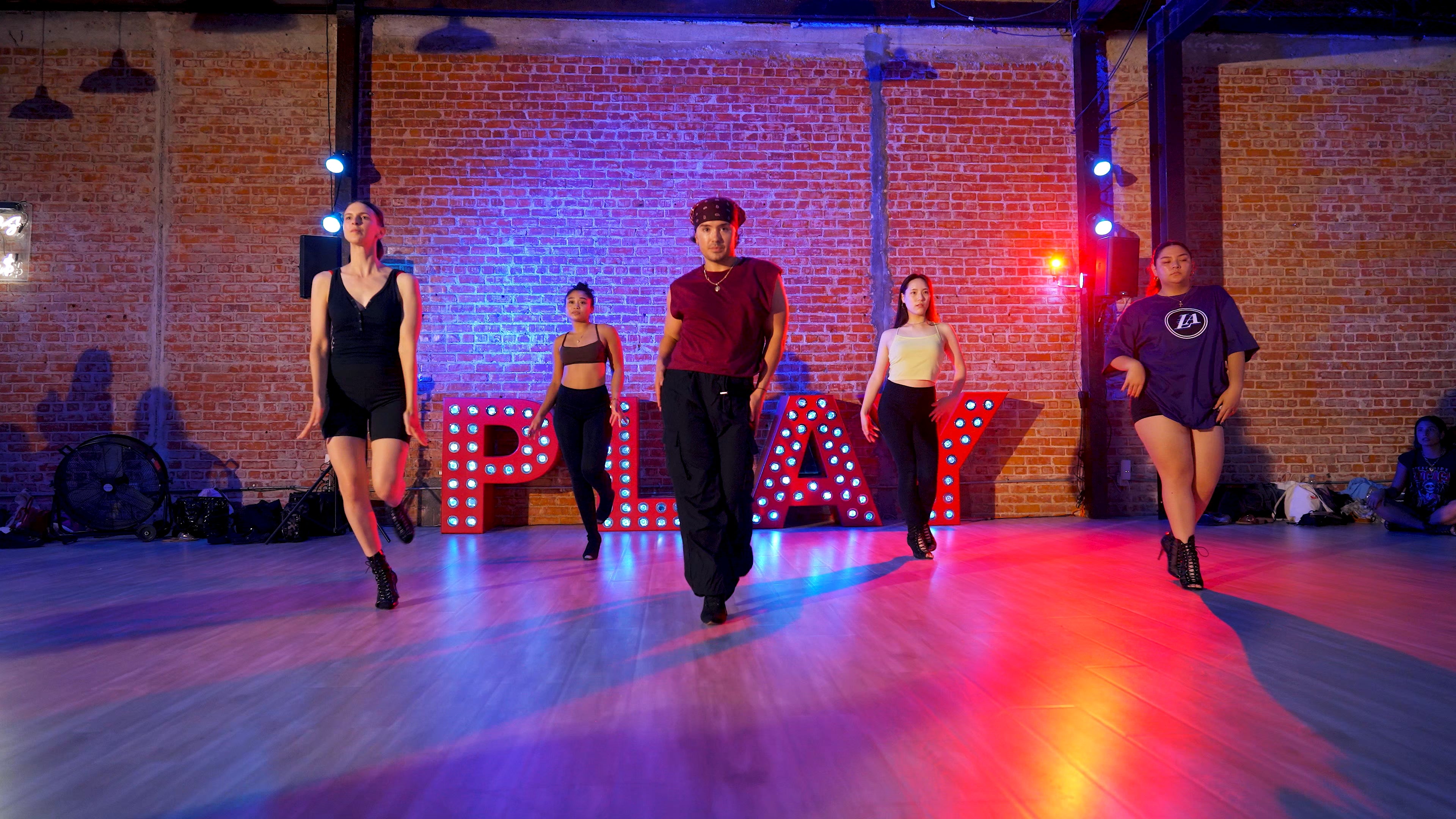 "8" R2 G4 – Nineeva