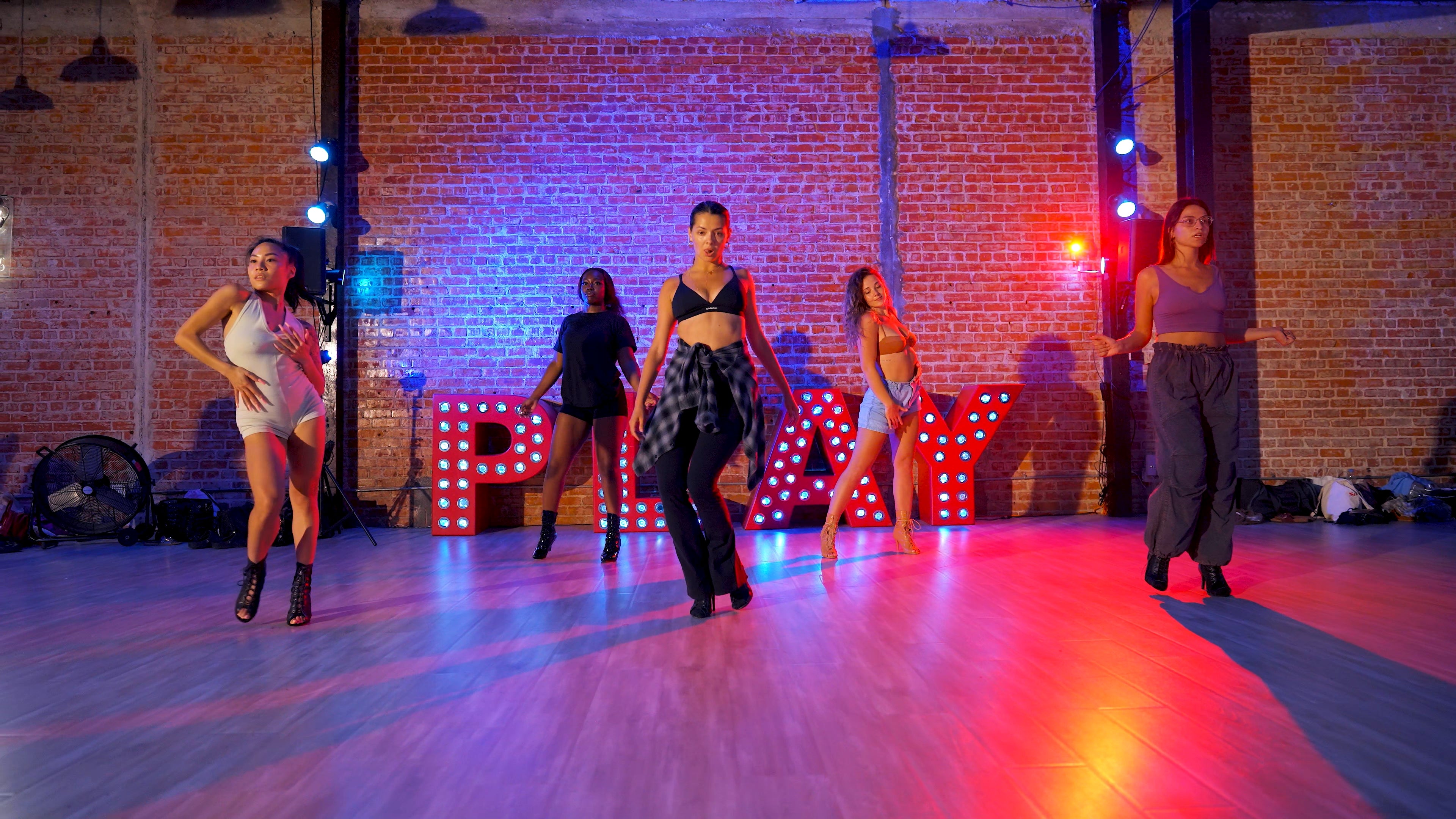 "8" R2 G6 – Nineeva