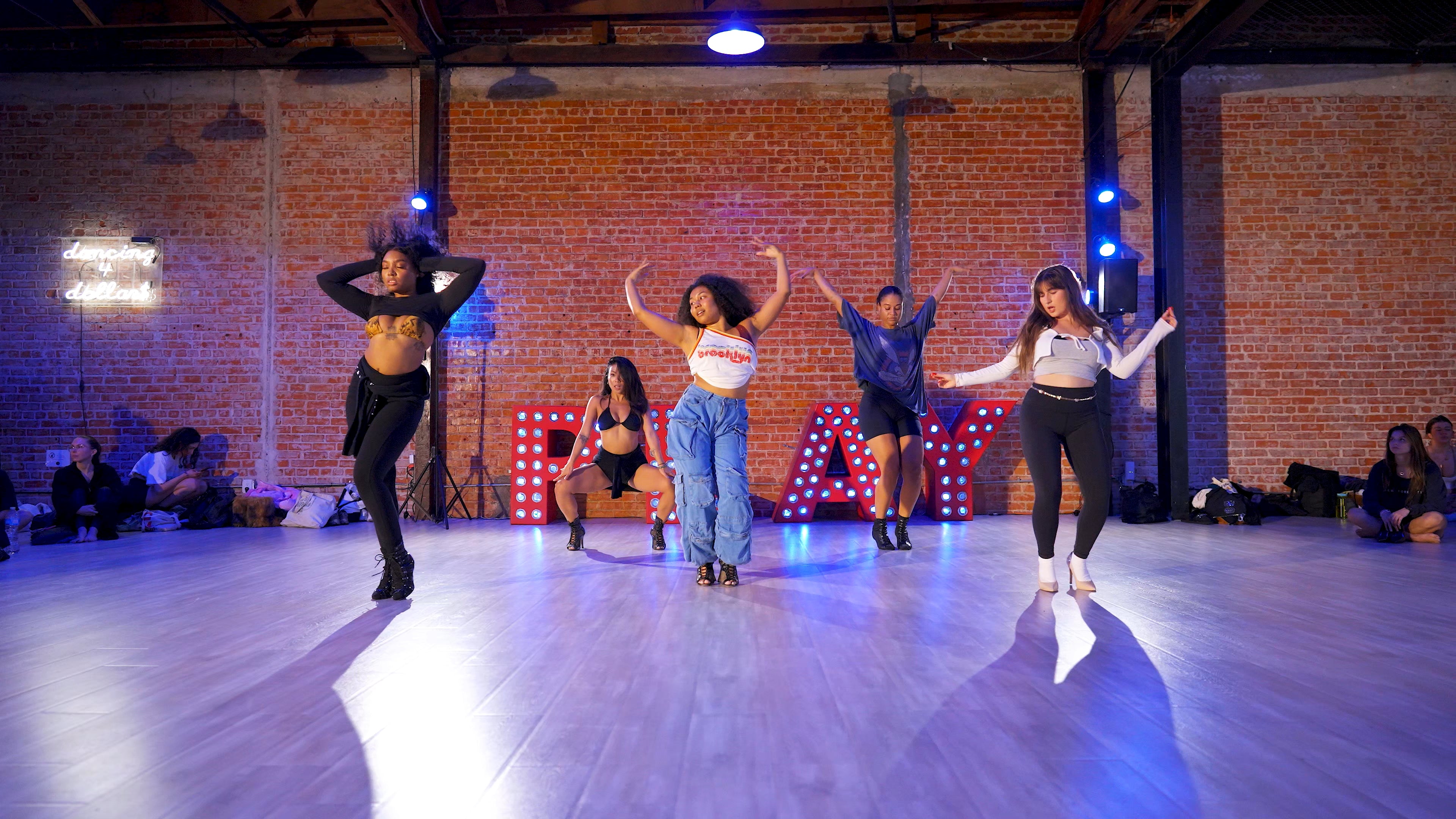 "Long Way 2 Go" R2 G2 – Nineeva