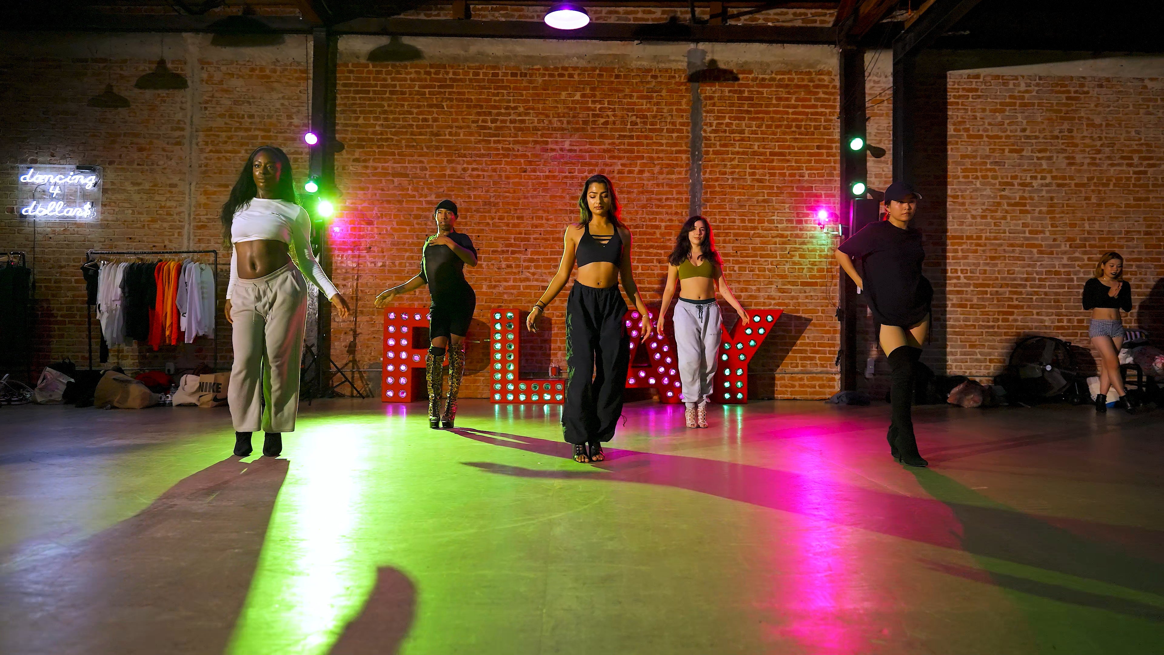 "On My Way" G10 – Nineeva