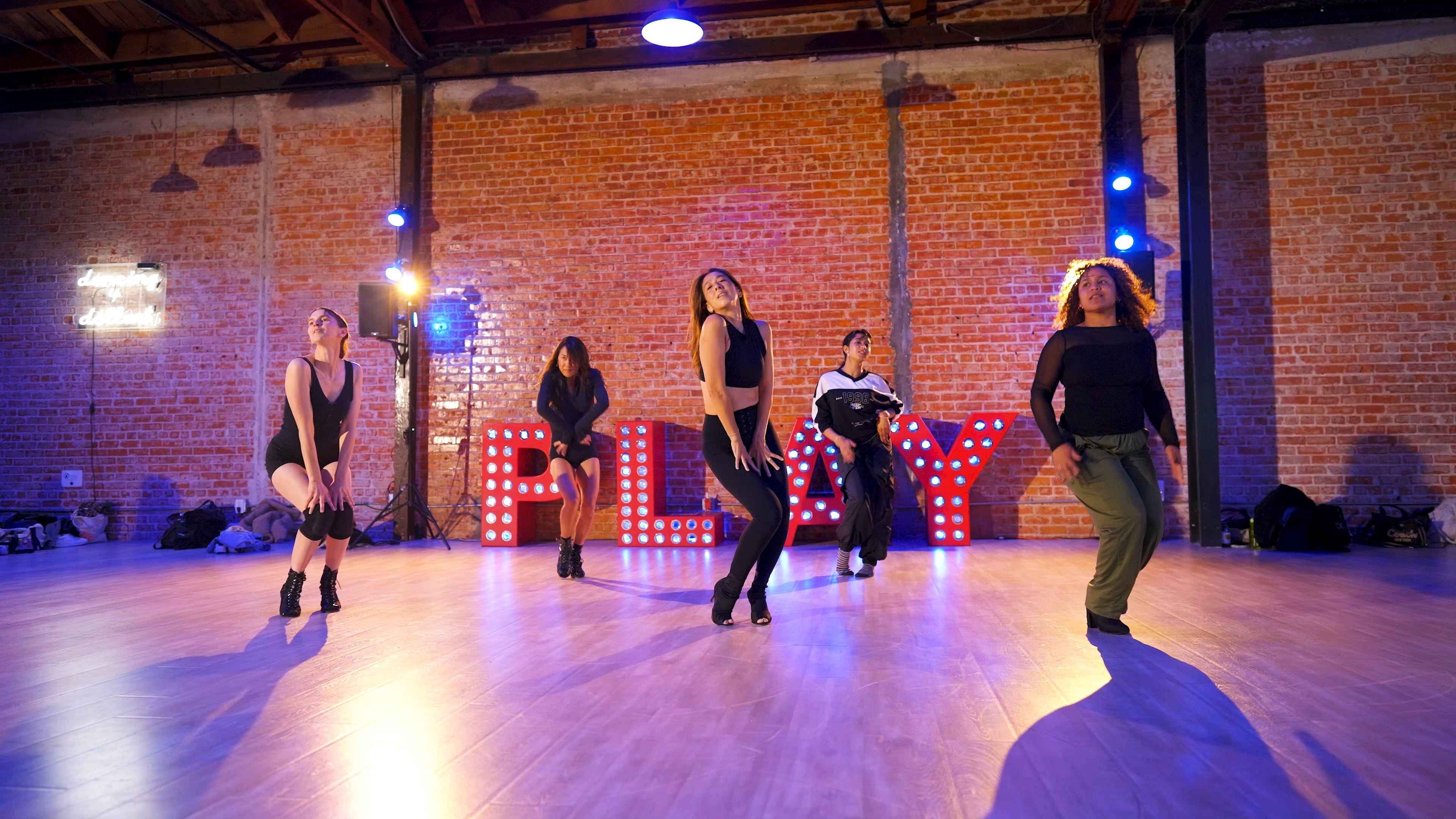 "VIXEN" G8 – Nineeva