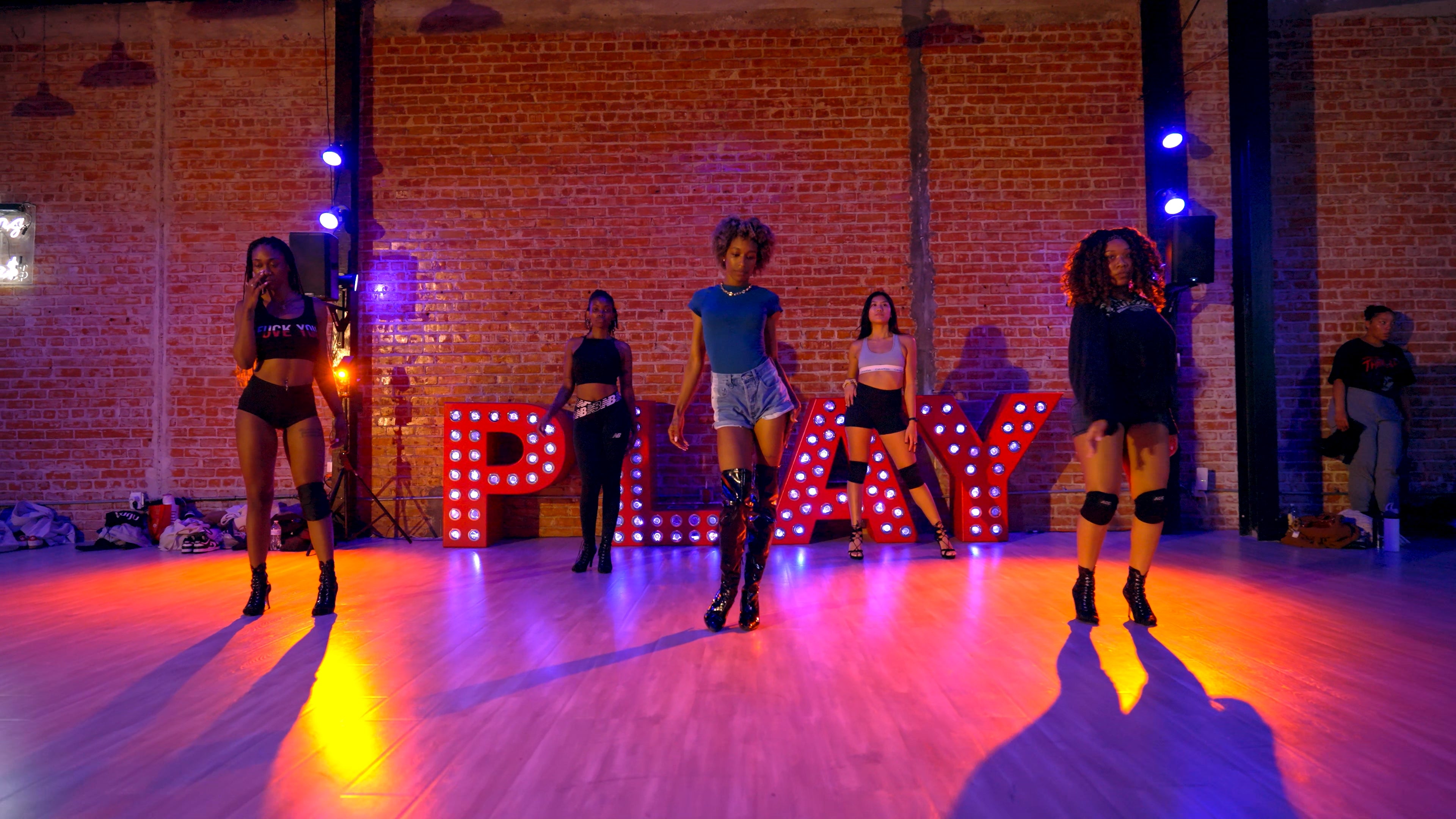 "Can You Hear Me Now?" R2 G8 – Nineeva