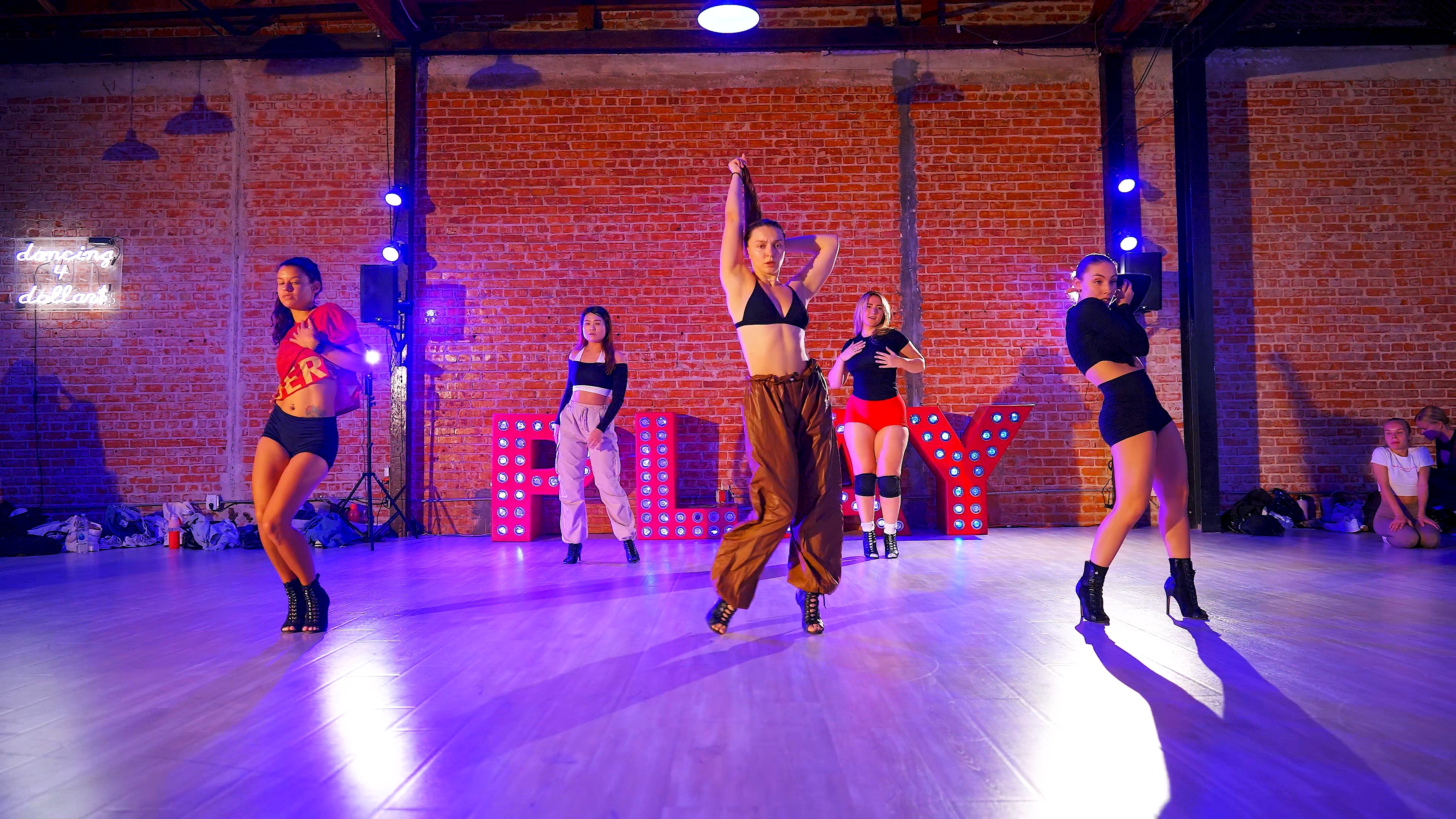 "Music For Love" G8 – Nineeva